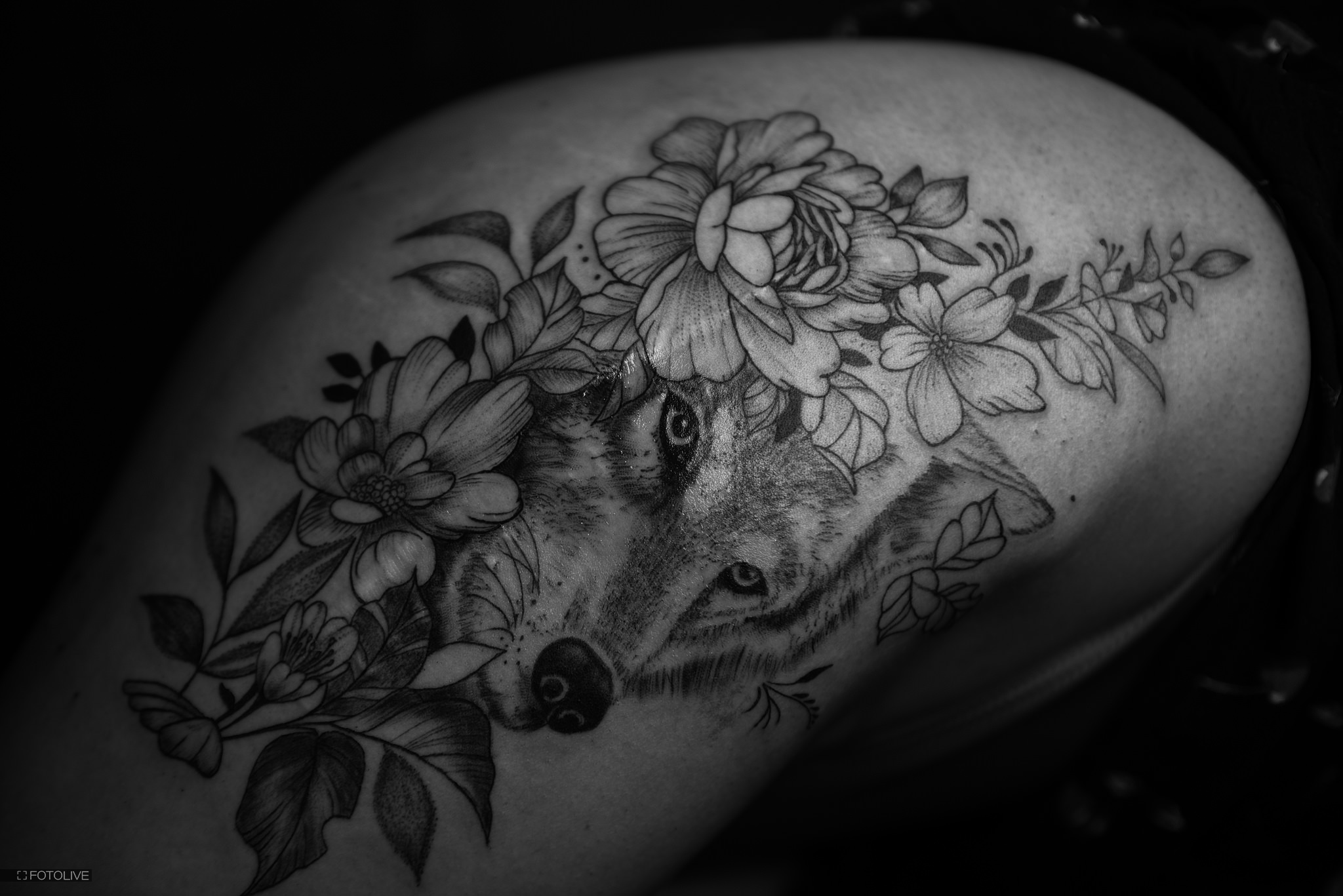 Ismary Salas en Kraken Tattooo Studio por FOTOLIVE
